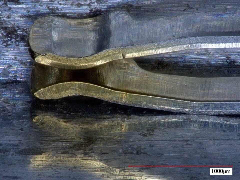 Rugged connectors for robust PCB connections